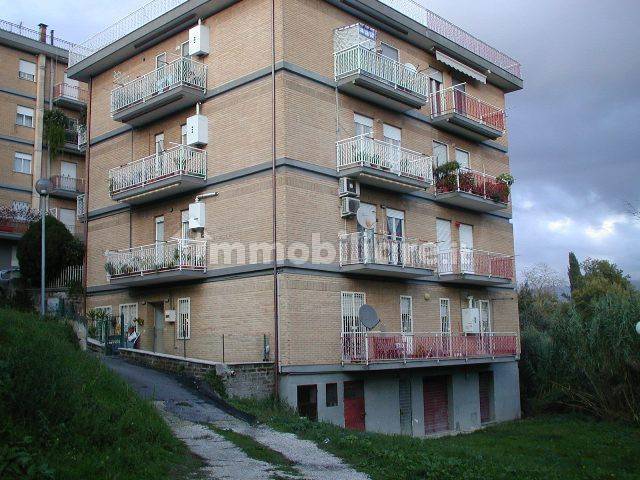 Trilocale da ristrutturare, piano rialzato, Gavignano Sabino, Forano