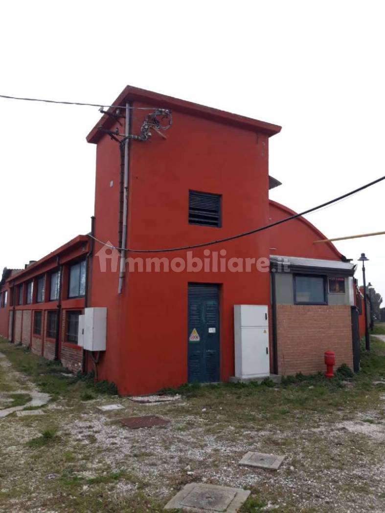 Locale commerciale in Vendita