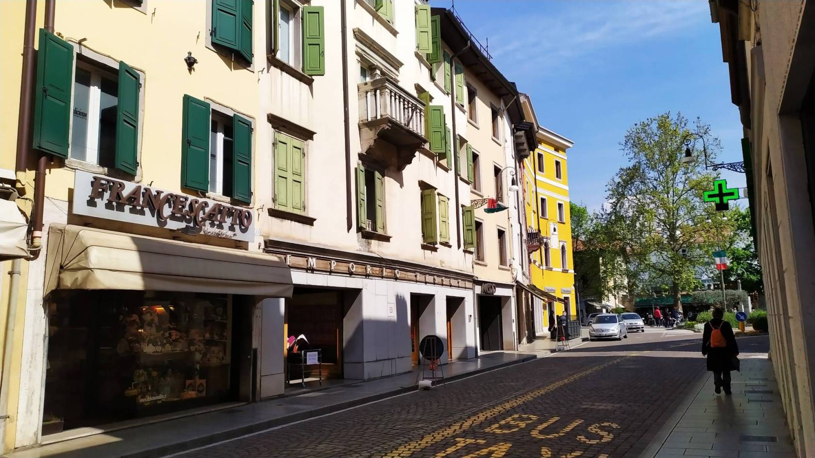Locale commerciale in Vendita