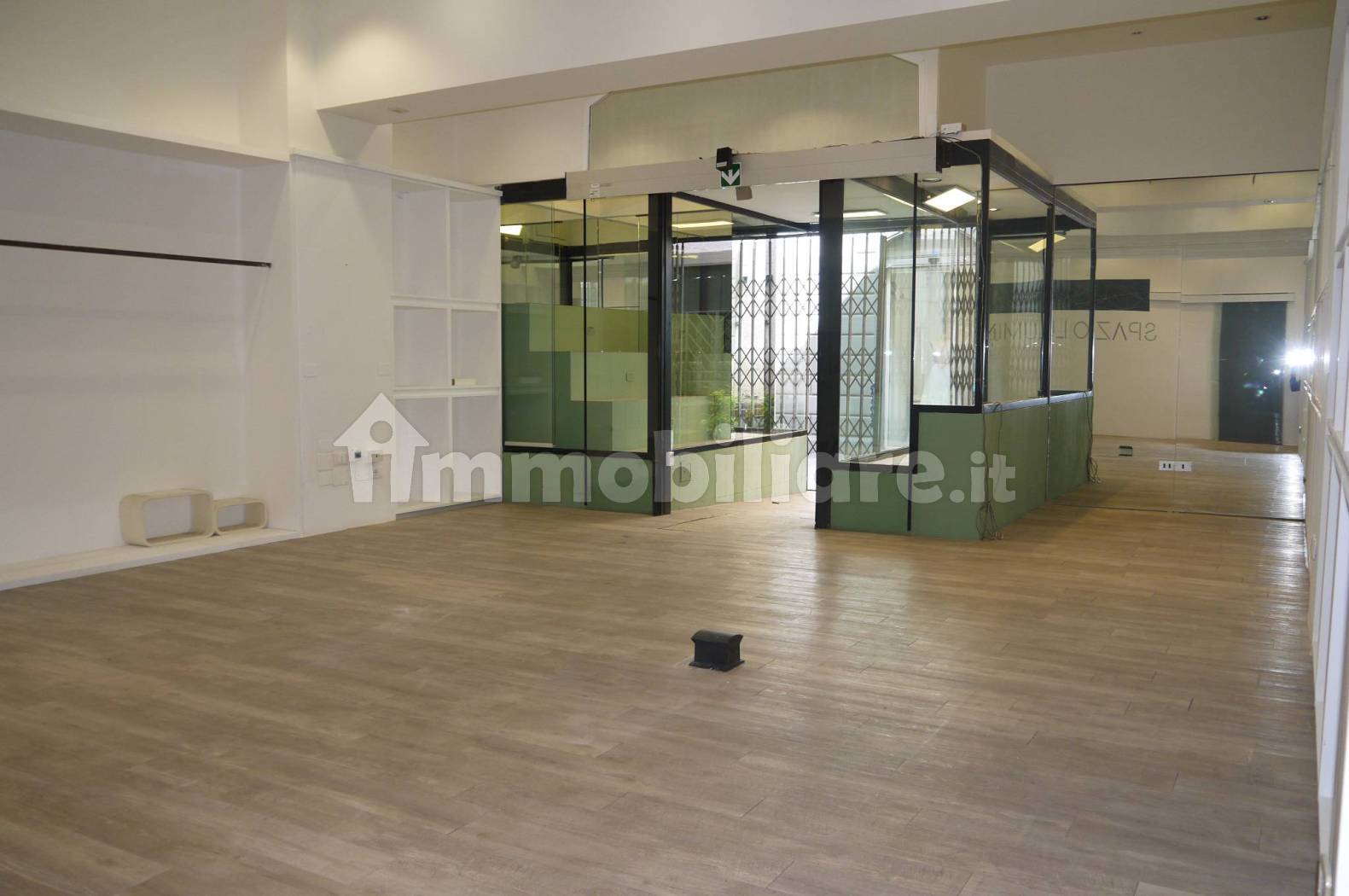 Locale commerciale in Vendita