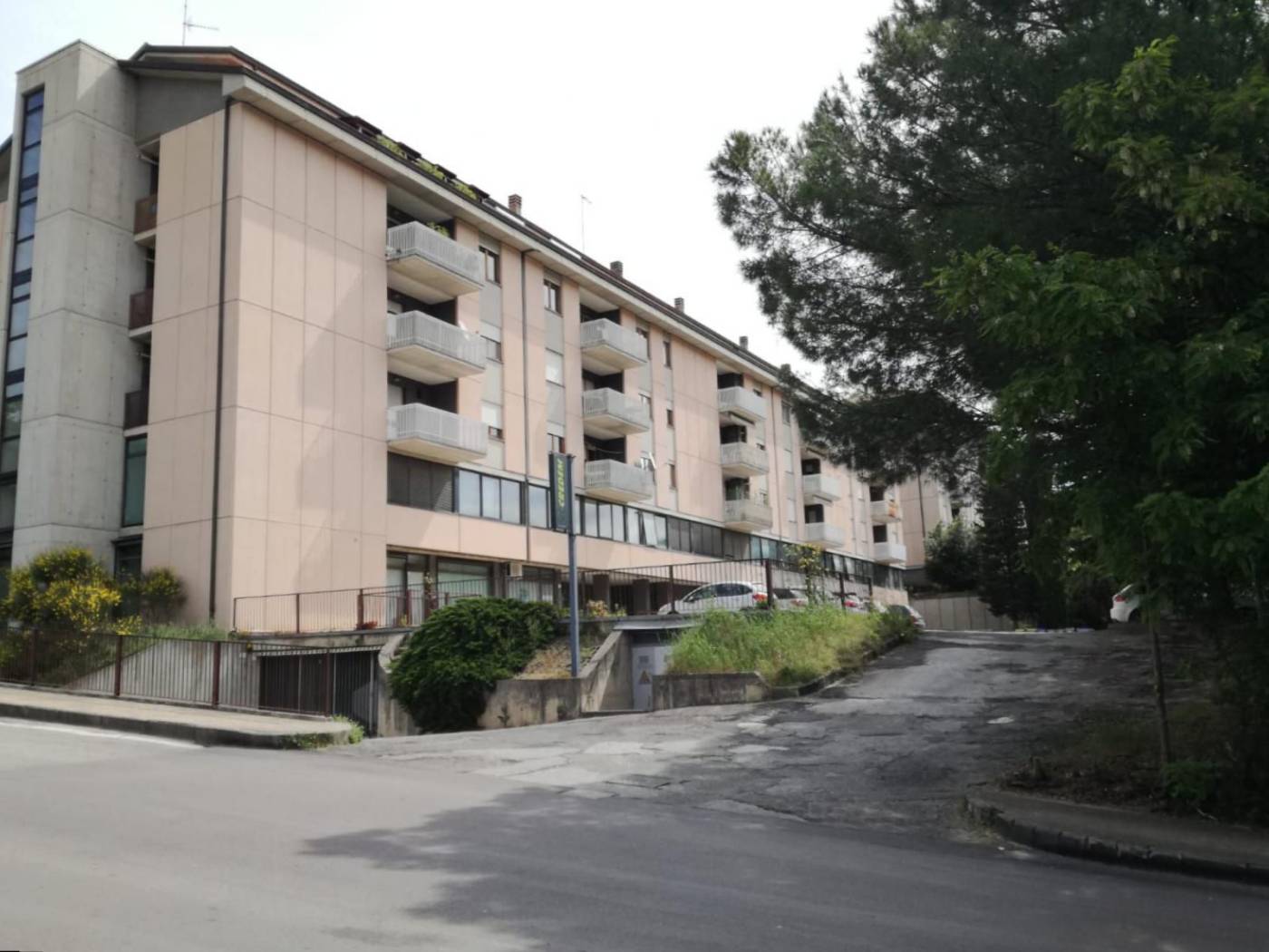 Locale commerciale in Vendita