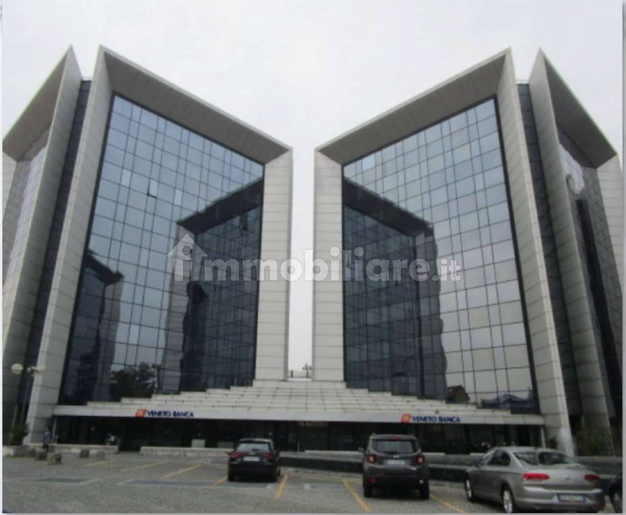 Locale commerciale in Vendita