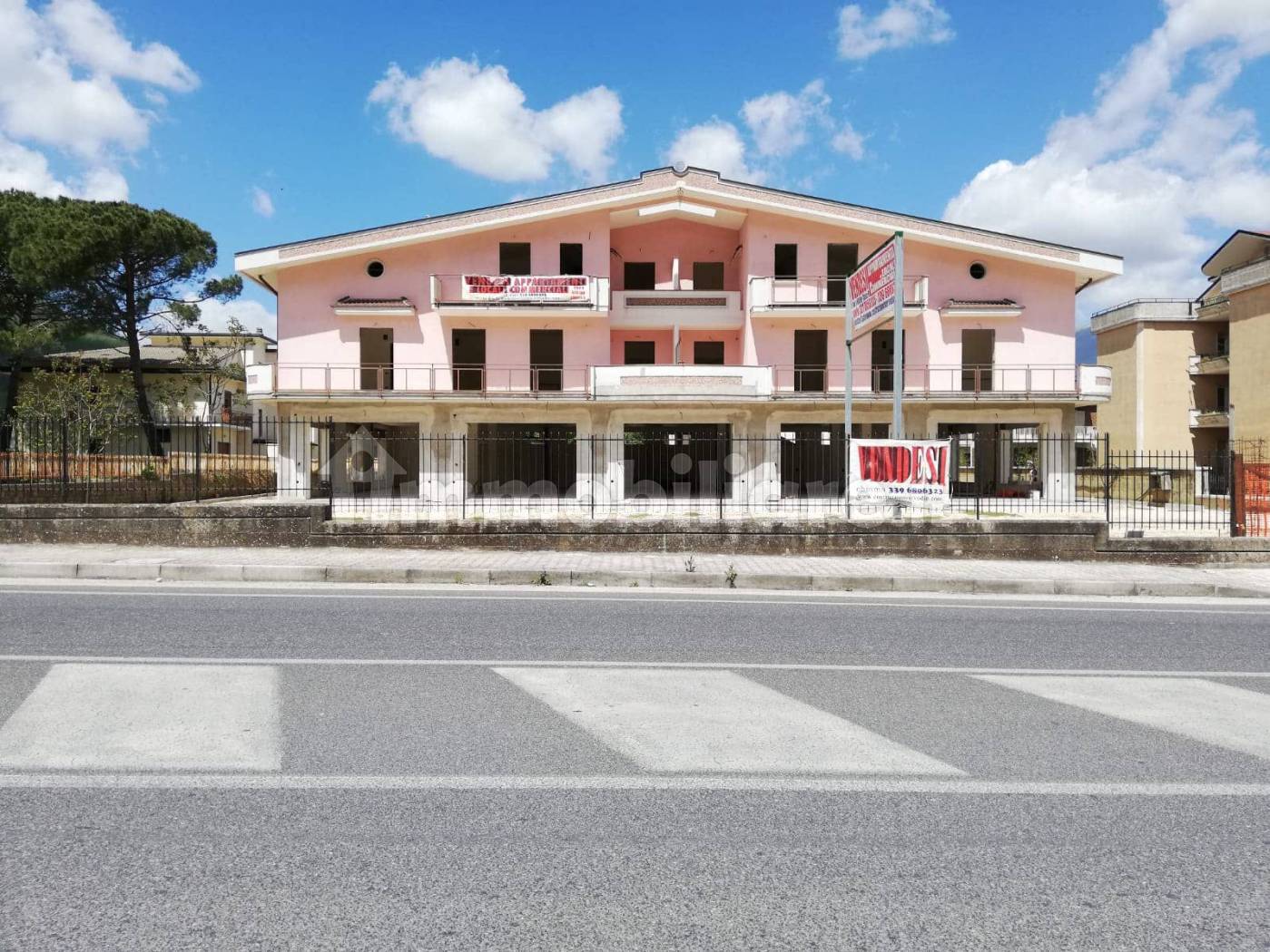 Locale commerciale in Vendita