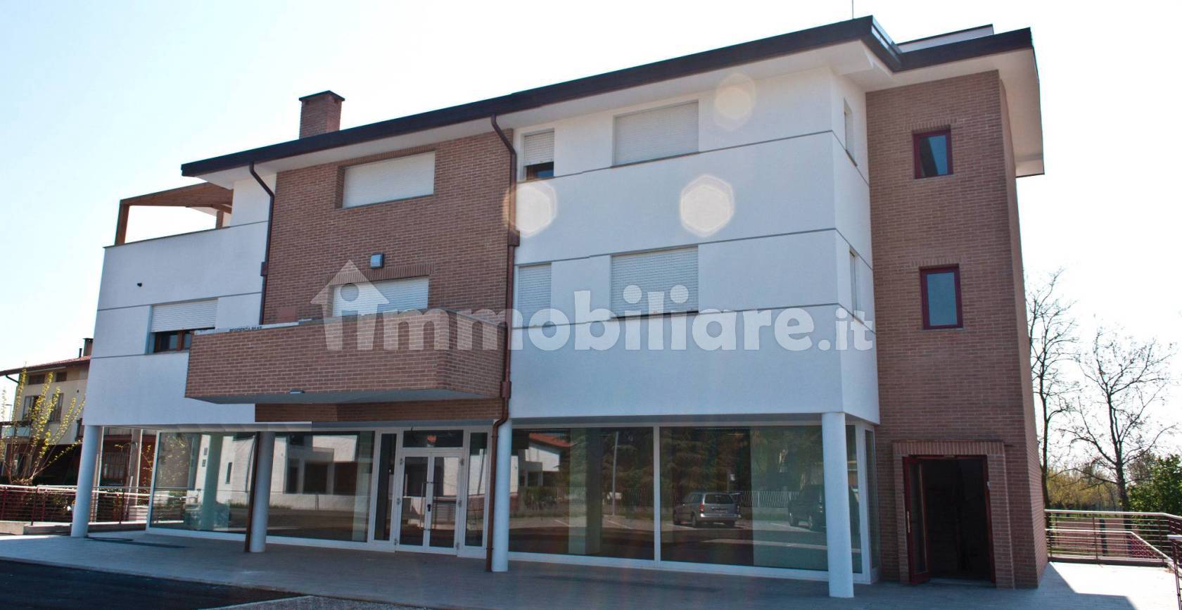 Locale commerciale in Vendita