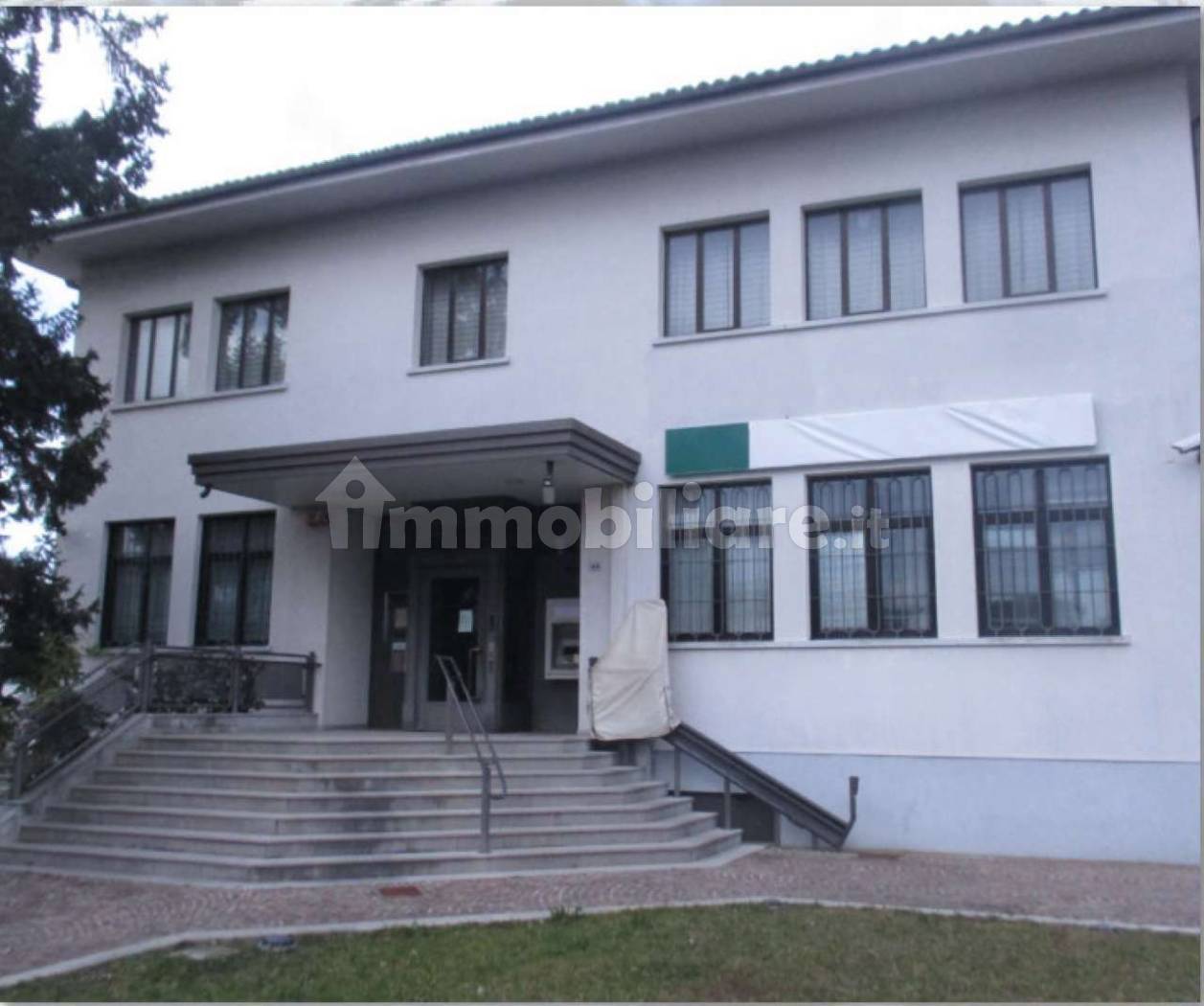 Locale commerciale in Vendita