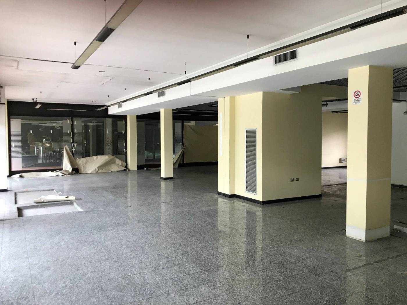 Locale commerciale in Vendita