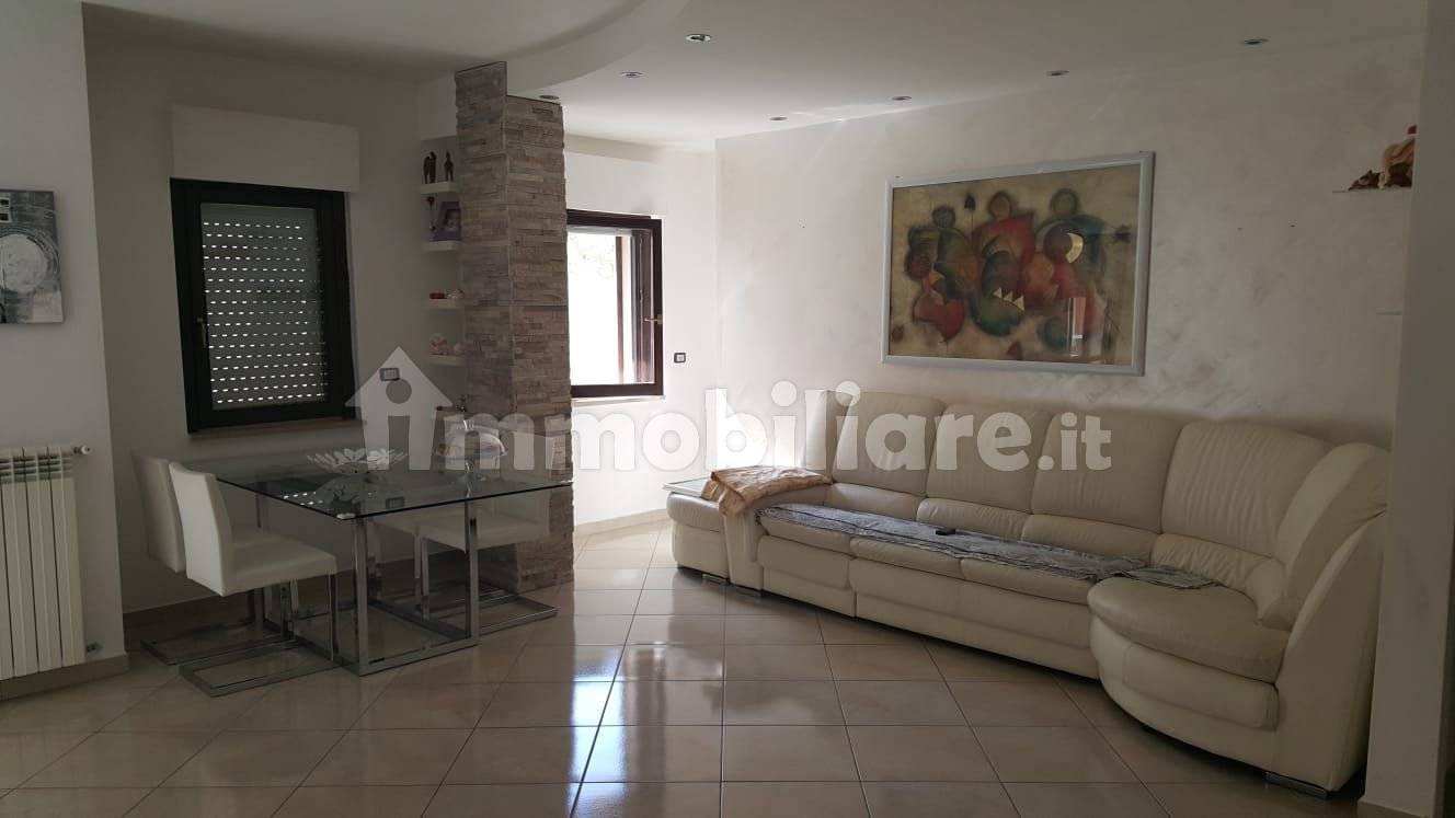 Trilocale via San Leucio 792, Santa Colomba, Benevento