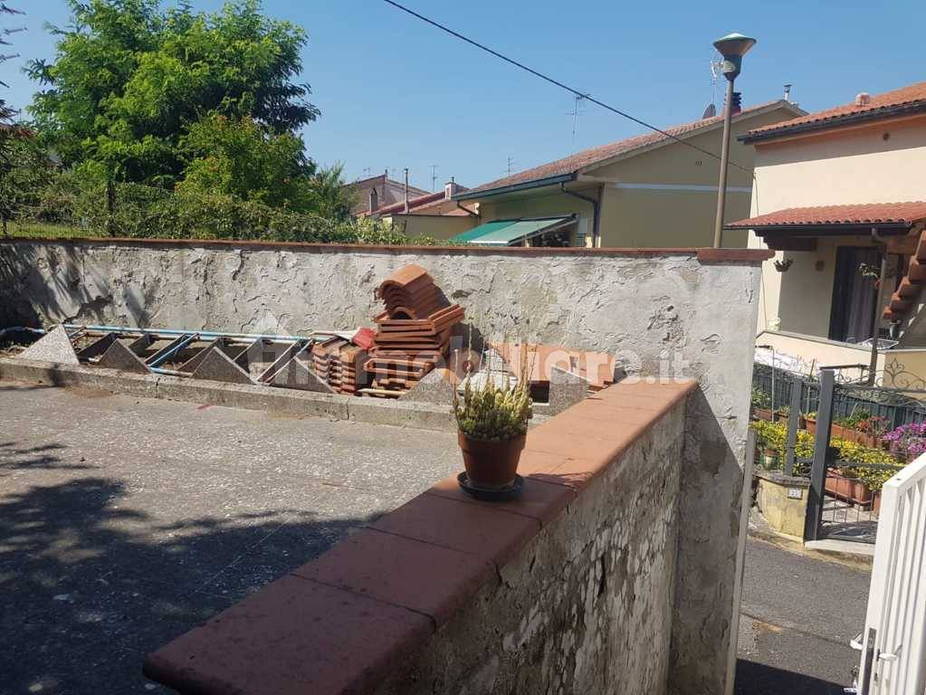 Locale commerciale in Vendita