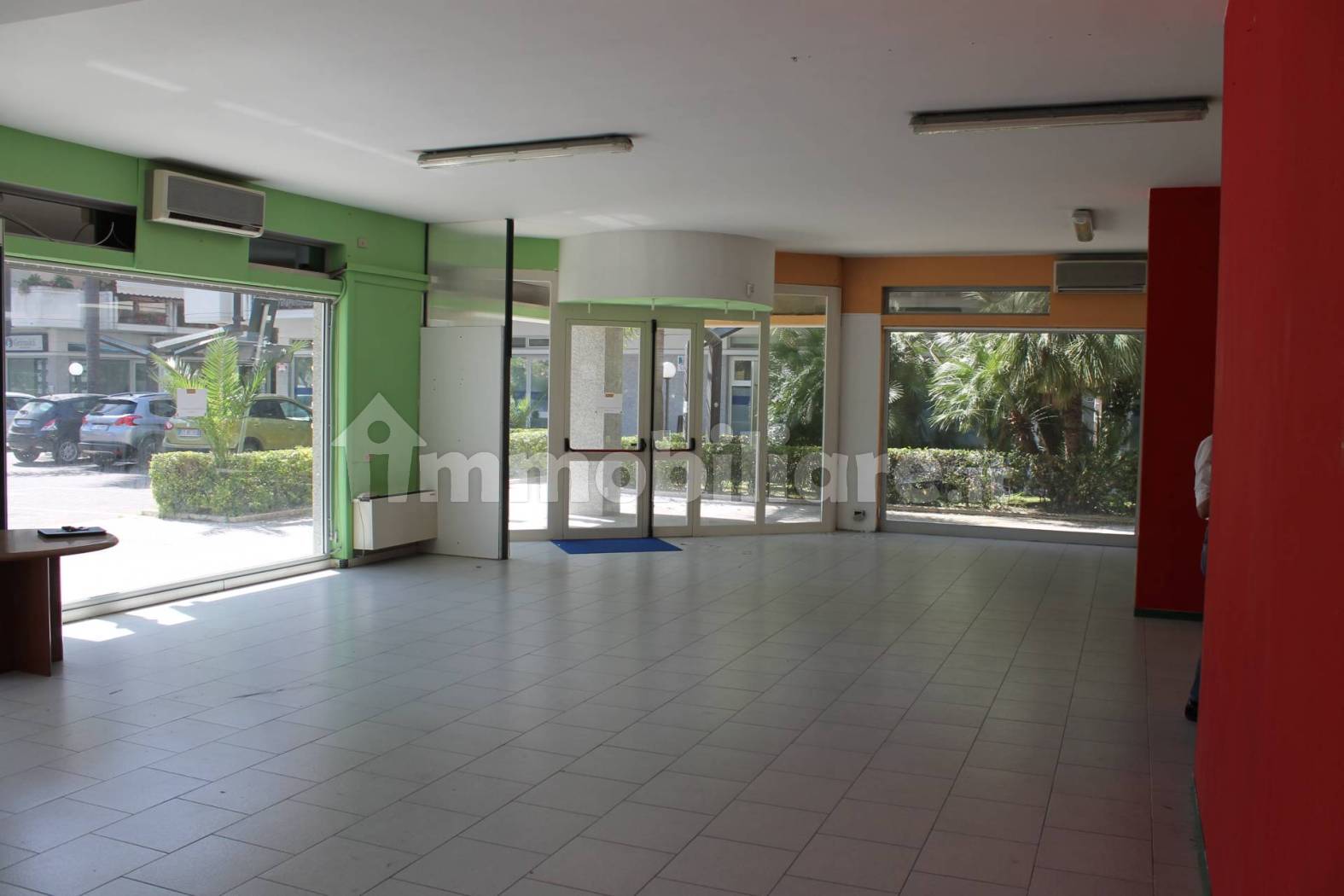 Locale commerciale in Vendita