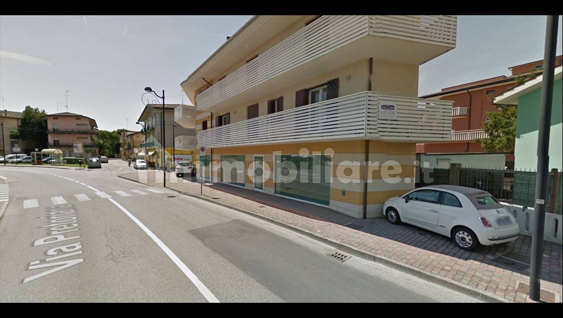 Locale commerciale in Vendita