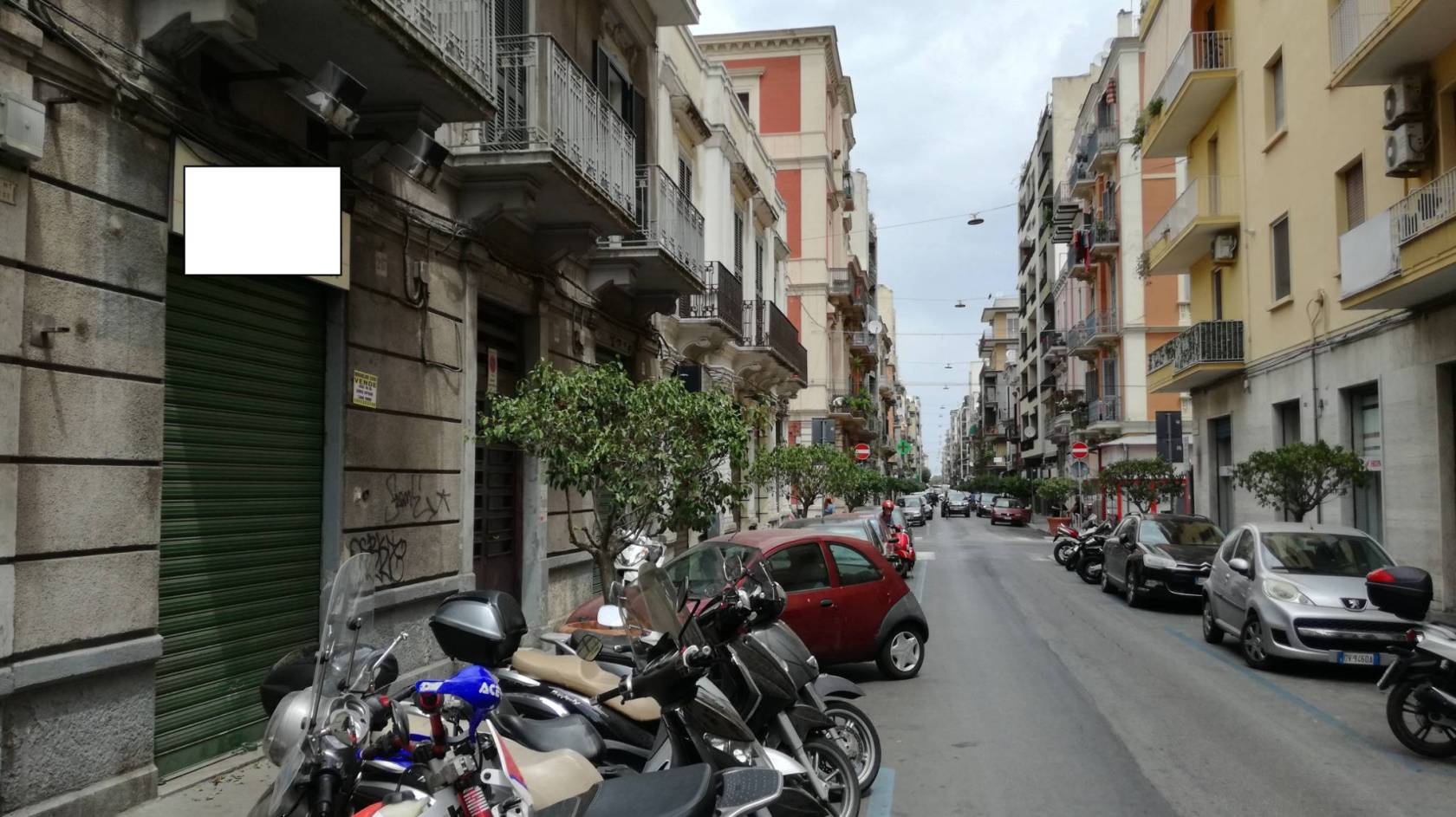 Locale commerciale in Vendita