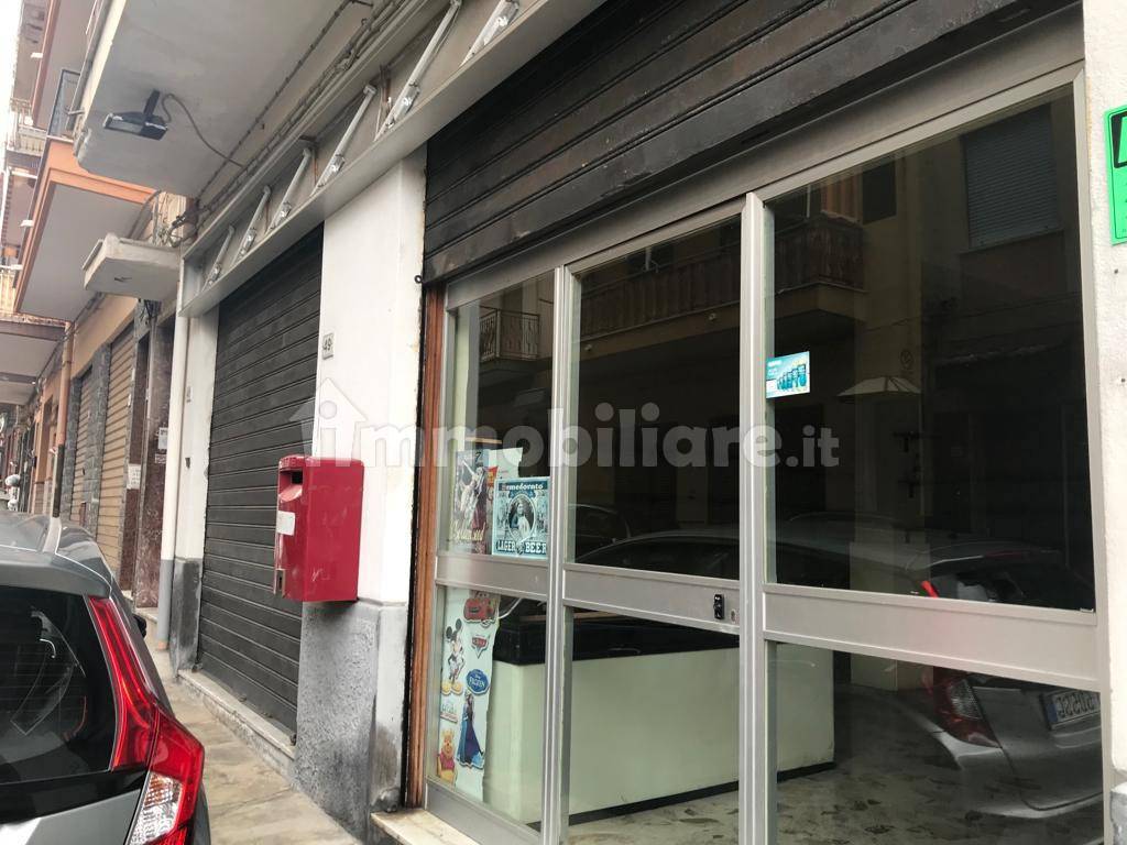 Locale commerciale in Vendita