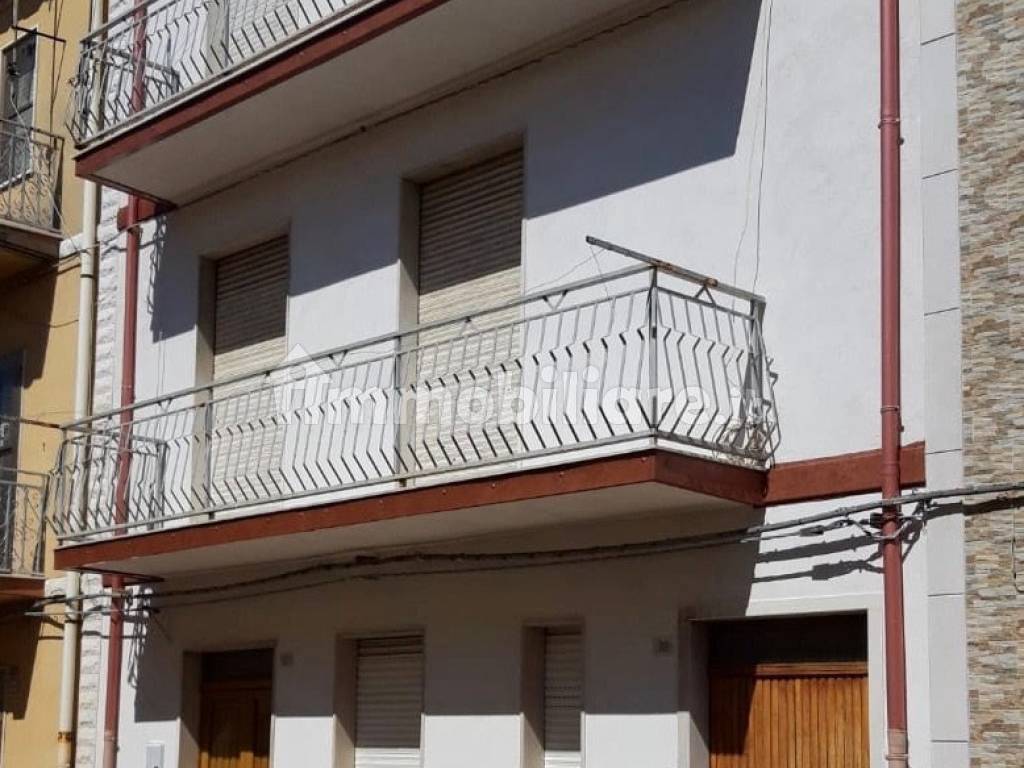 Palazzo - Edificio via Torino 27, Lesina, Rif. 65909905 - Immobiliare.it