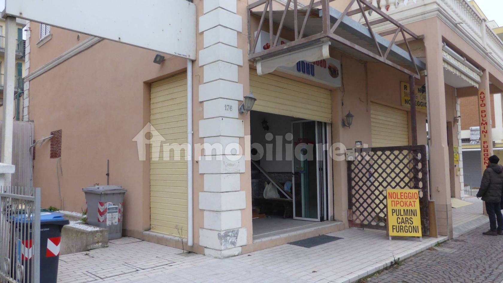 Locale commerciale in Vendita