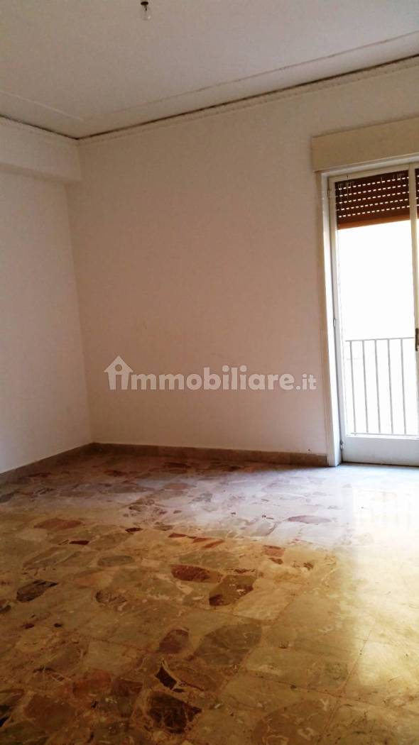 Quadrilocale via Regina Elena 58, Centro, Caltanissetta