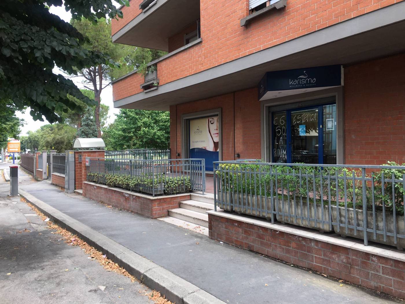 Locale commerciale in Vendita