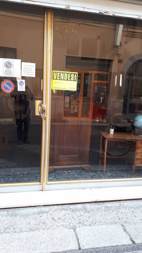 Locale commerciale in Vendita
