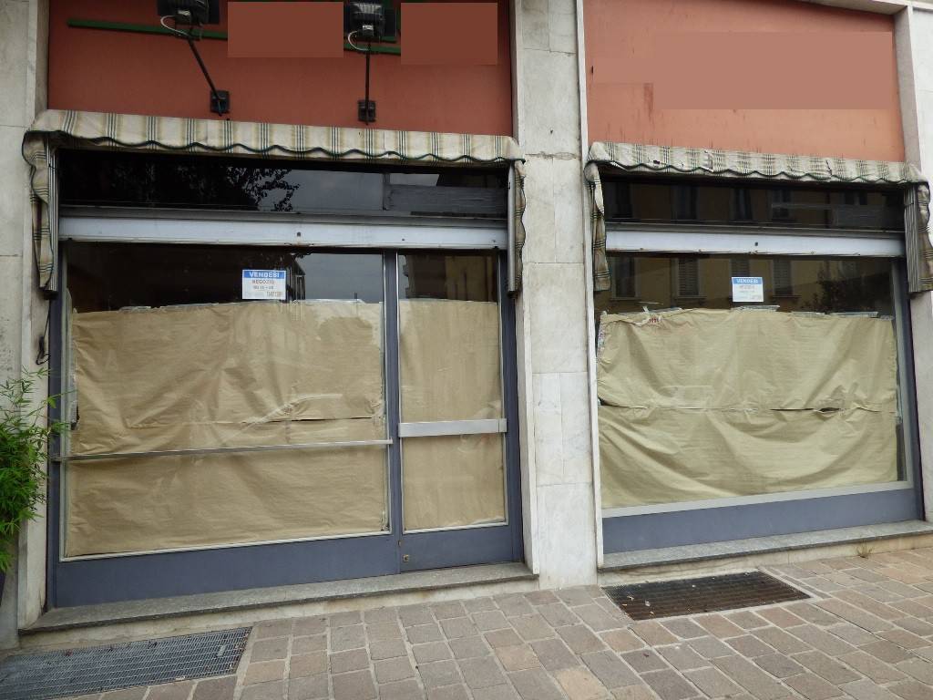 Locale commerciale in Vendita