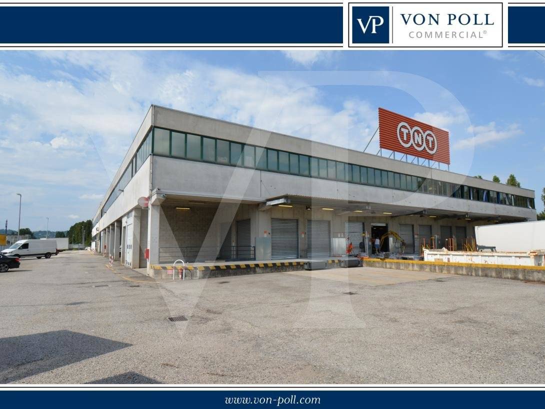 Locale commerciale con laboratorio in Vendita