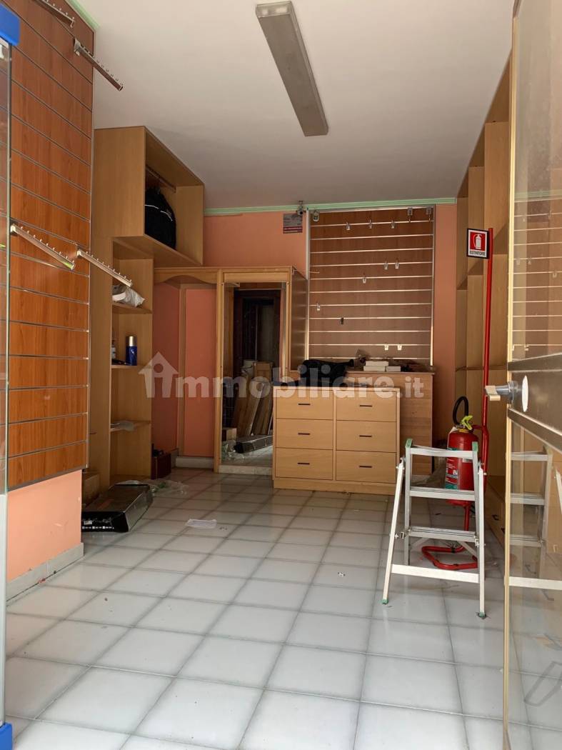 Locale commerciale in Vendita