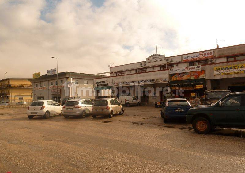 Locale commerciale in Vendita