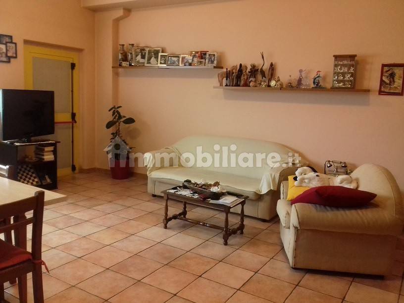 Locale commerciale con laboratorio in Vendita