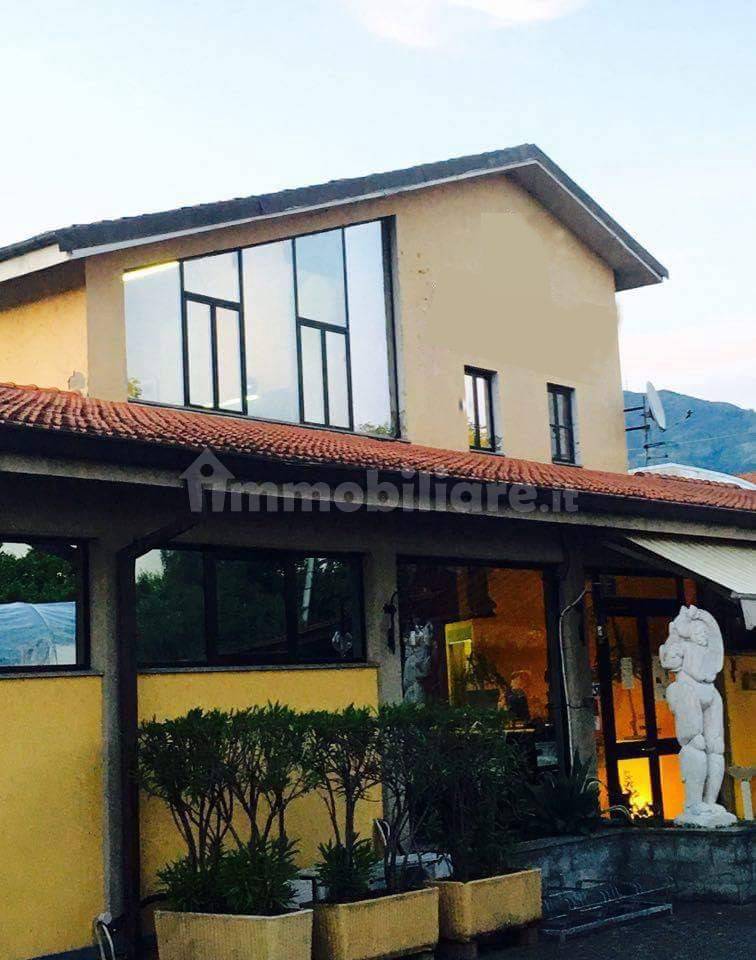 Locale commerciale in Vendita