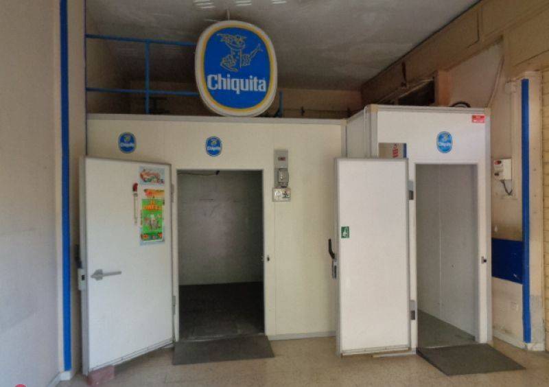Locale commerciale in Vendita
