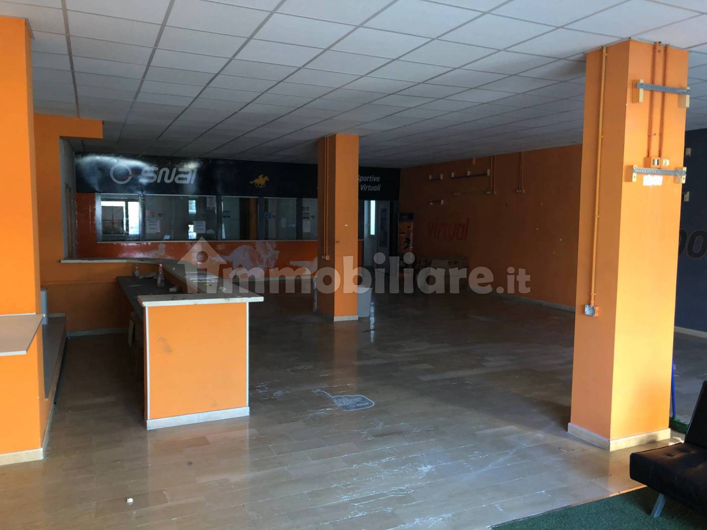 Locale commerciale in Vendita