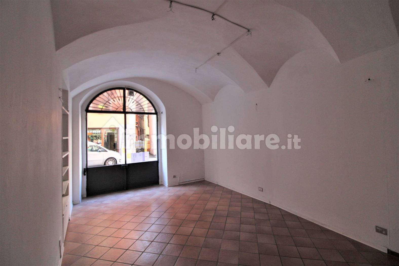 Locale commerciale in Vendita