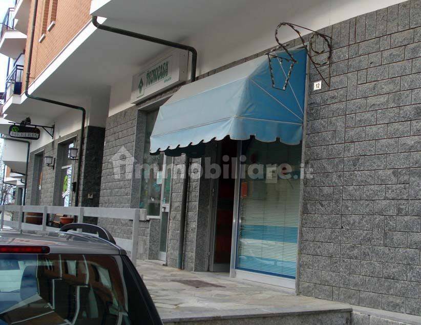 Locale commerciale in Vendita