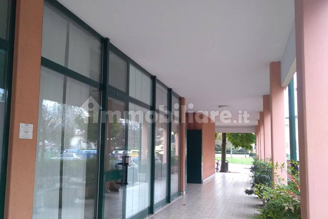 Locale commerciale in Vendita