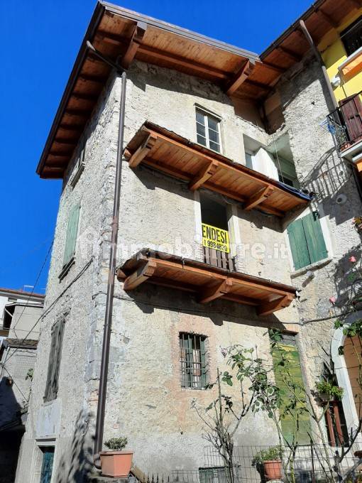 Vendita Terratetto unifamiliare in via centro in Somendenna Zogno. Da ...