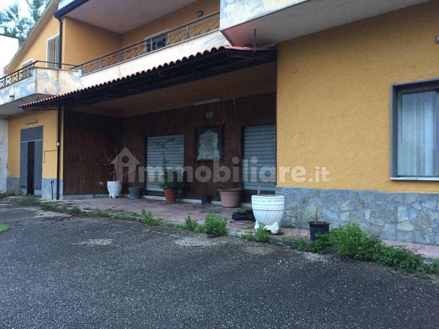 Locale commerciale in Vendita