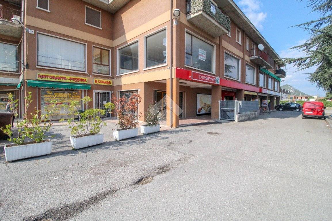 Locale commerciale in Vendita