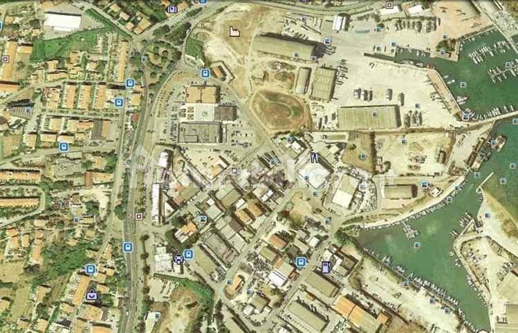 Locale commerciale in Vendita