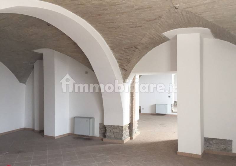 Locale commerciale in Vendita