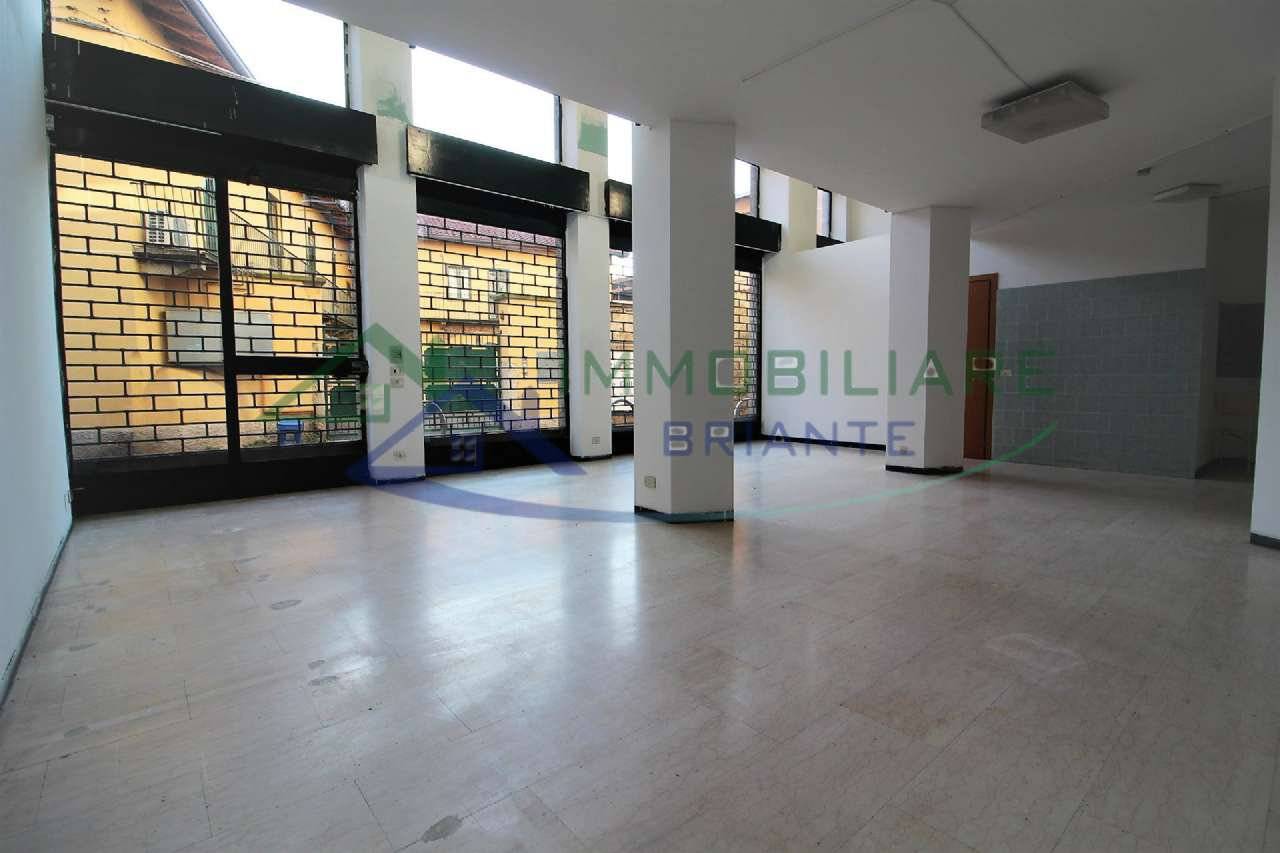 Locale commerciale in Vendita