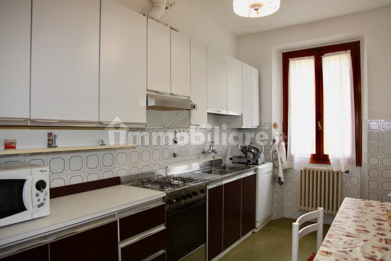 Appartamento buono stato, primo piano, Figline, Prato