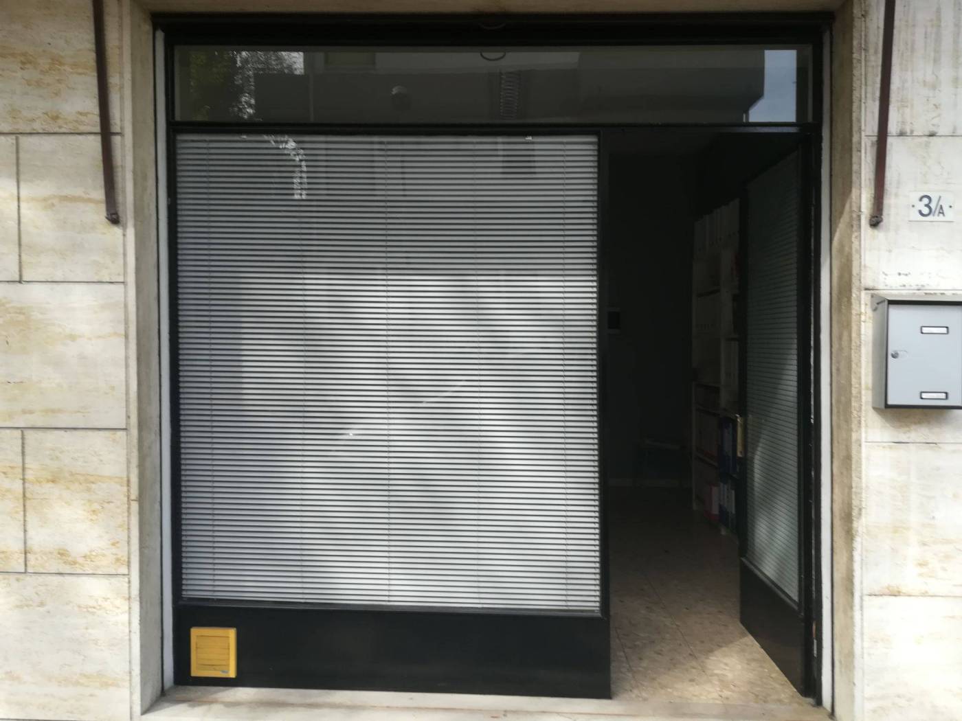 Locale commerciale in Vendita