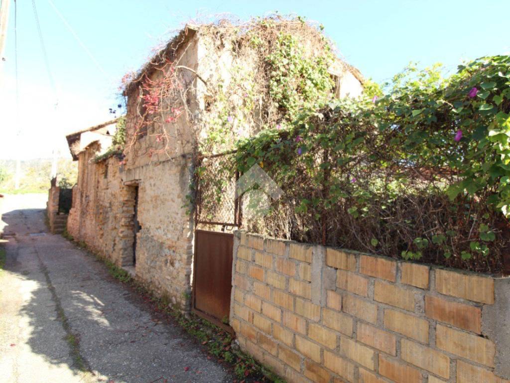 Vendita Rustico in Vico Perrone 17 Reggio Calabria. Da ristrutturare ...