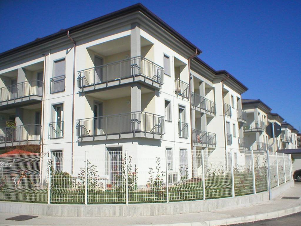 Vendita Appartamento Vermezzo con Zelo. Trilocale in via Papa Wojtyla 4 ...