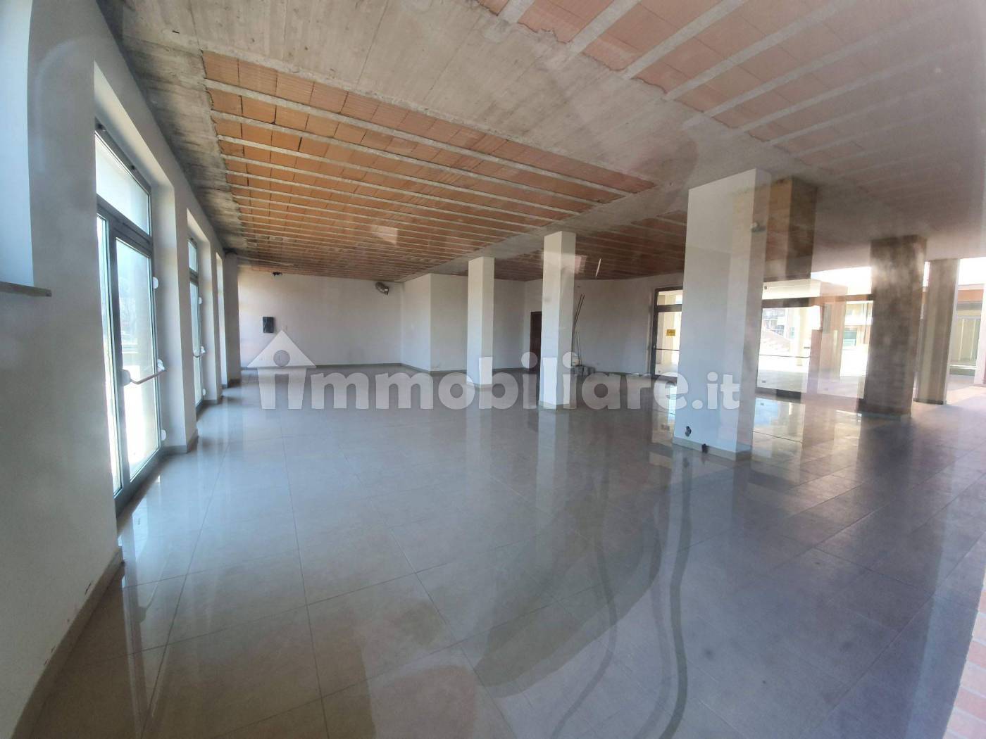 Locale commerciale in Vendita