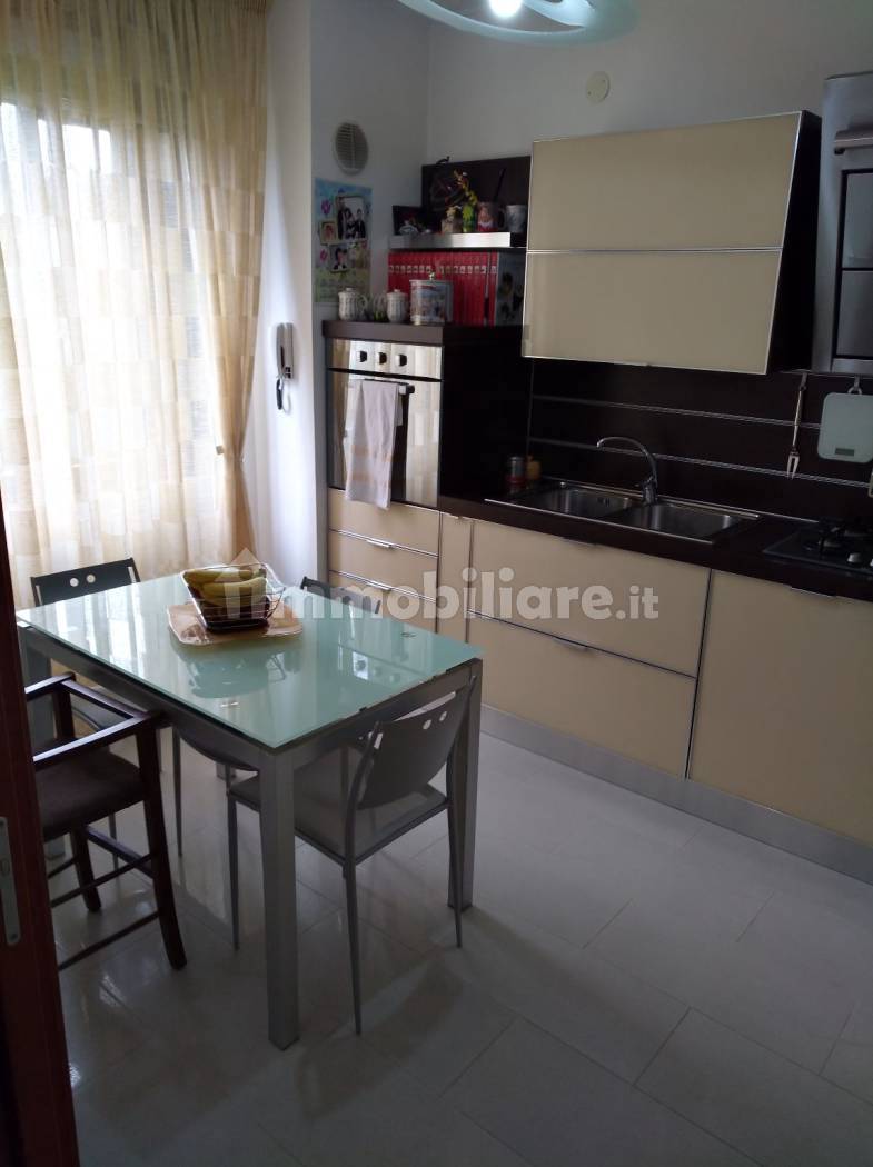 Trilocale via Raffaele Danzi 19, Centro, Potenza