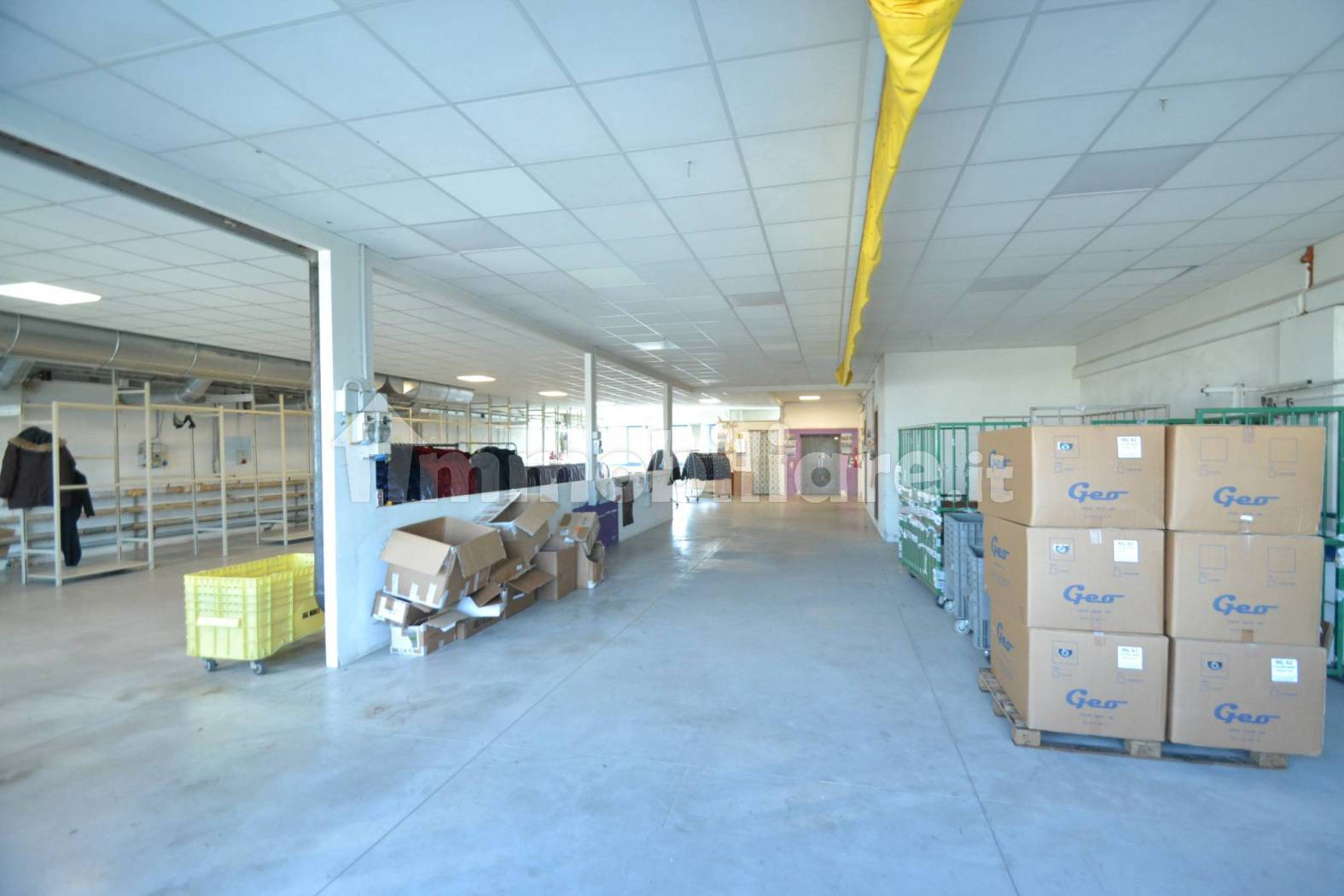 Locale commerciale con laboratorio in Vendita