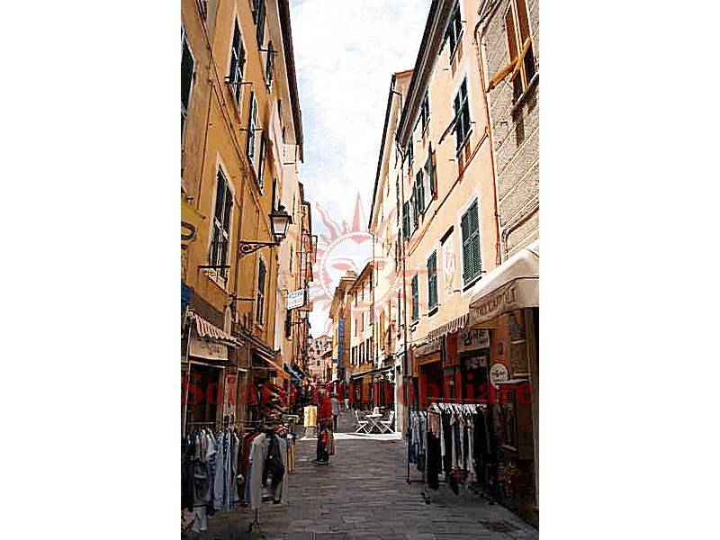 Locale commerciale in Vendita