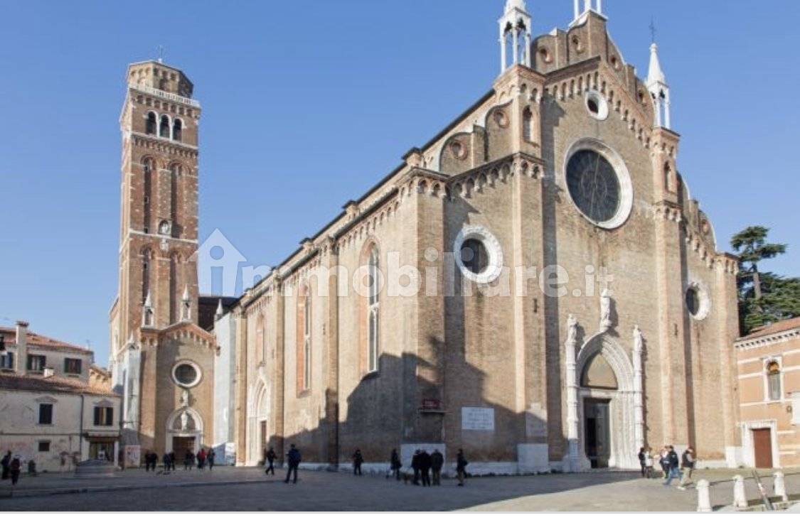 Locale commerciale in Vendita