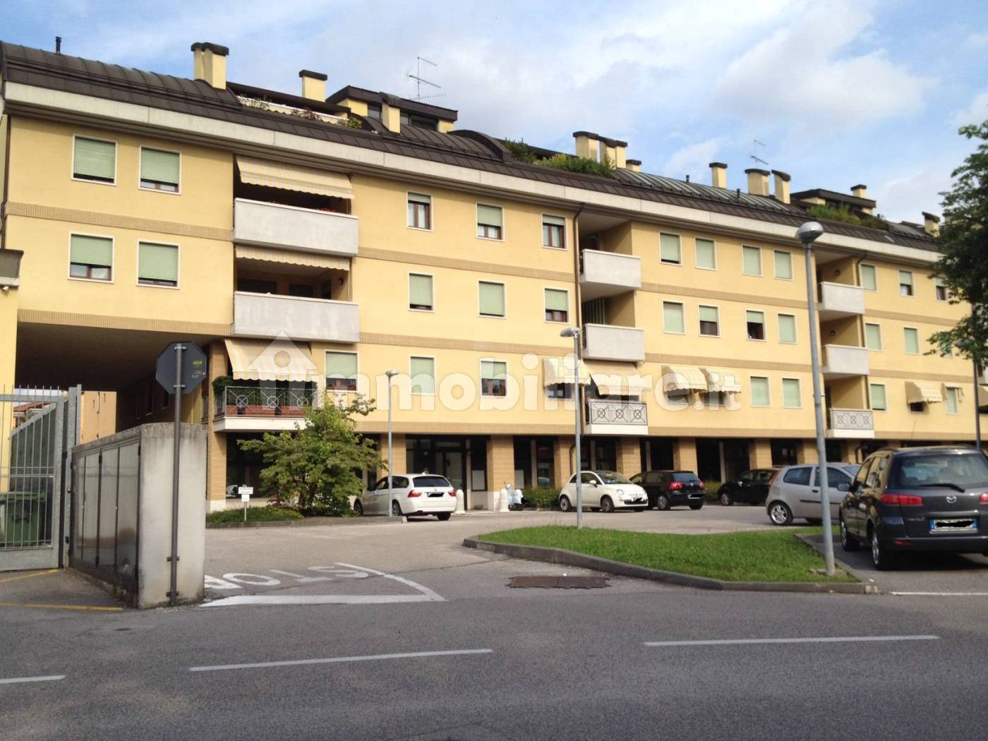 Locale commerciale in Vendita