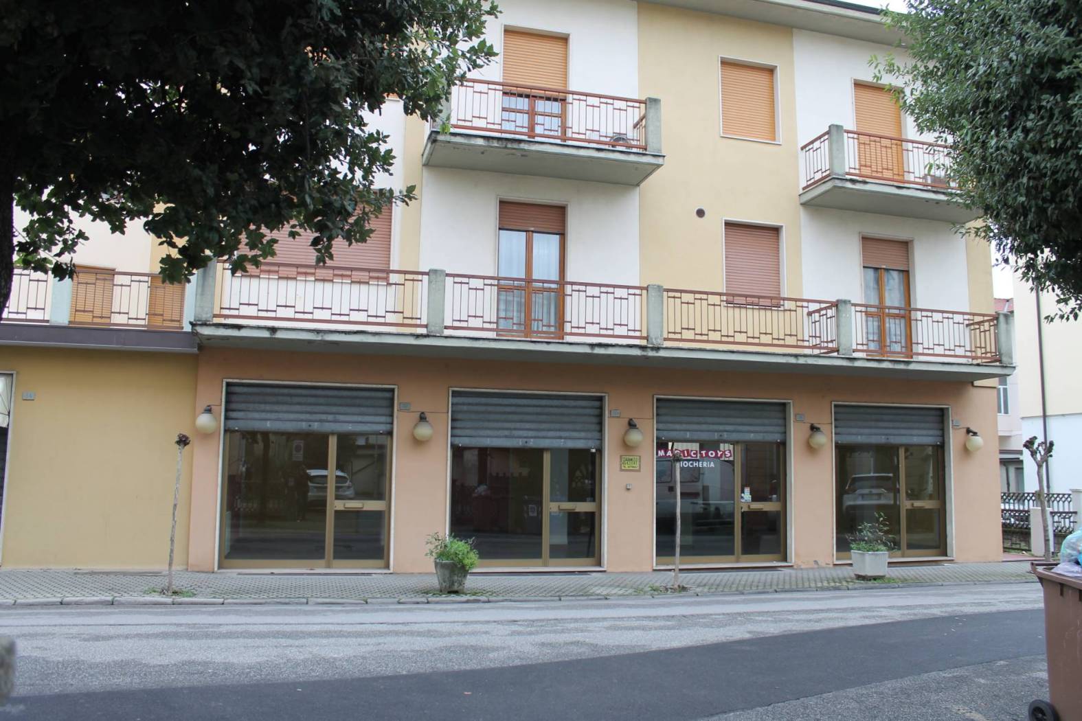 Locale commerciale in Vendita