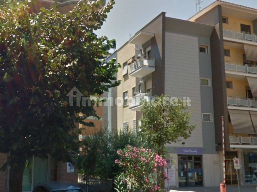 Garage - Box via Roma 151, Pomezia, rif. 64631570 - Immobiliare.it